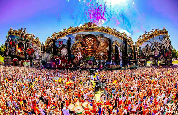 The Ultimate Tomorrowland Guide - Helene in Between