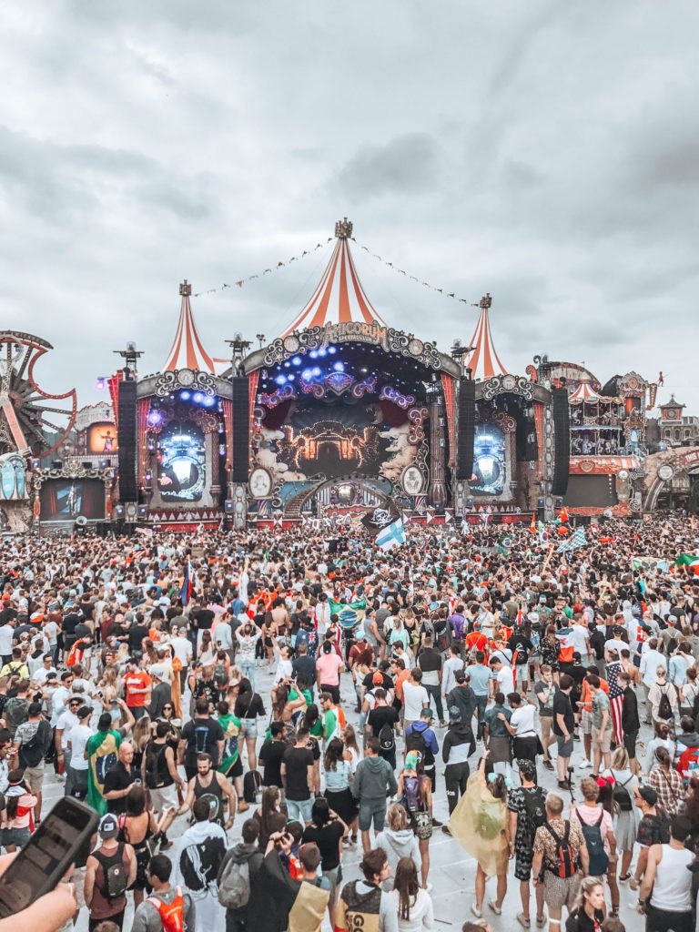 The Ultimate Tomorrowland Guide - Helene in Between