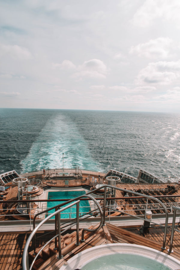 Transatlantic Crossing on Cunard's Queen Mary 2 - Helene in Between