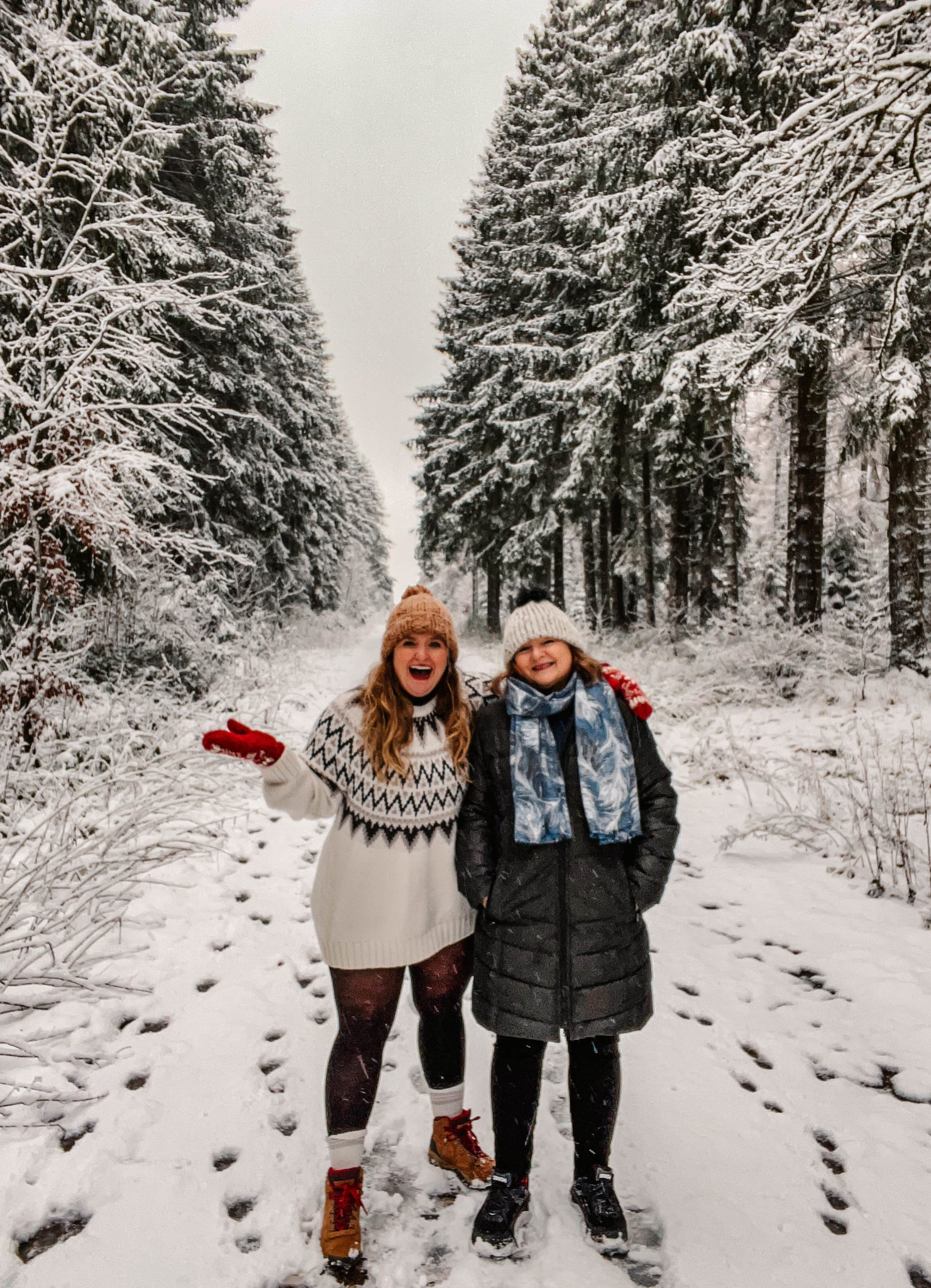 What to Wear for Christmas in Europe: How to Pack for Christmas Markets in Europe! - Helene in ...