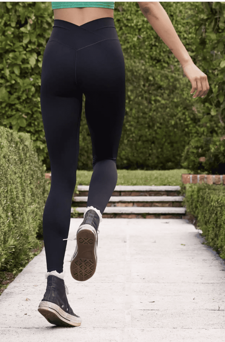 Best Leggings For Travel - Helene in Between